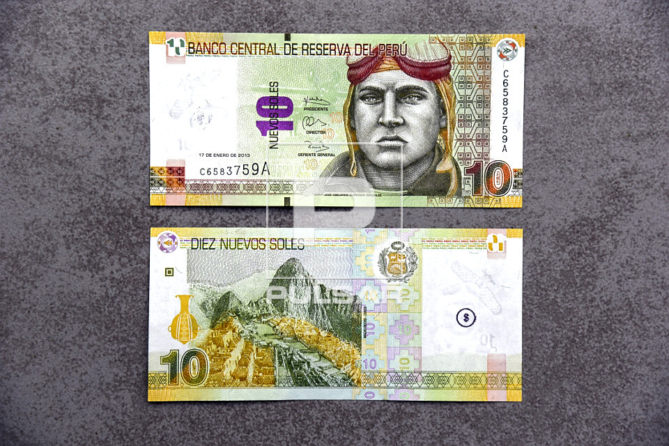 Cédulas de Dez Novos Soles - moeda peruana - no anverso herói da ...